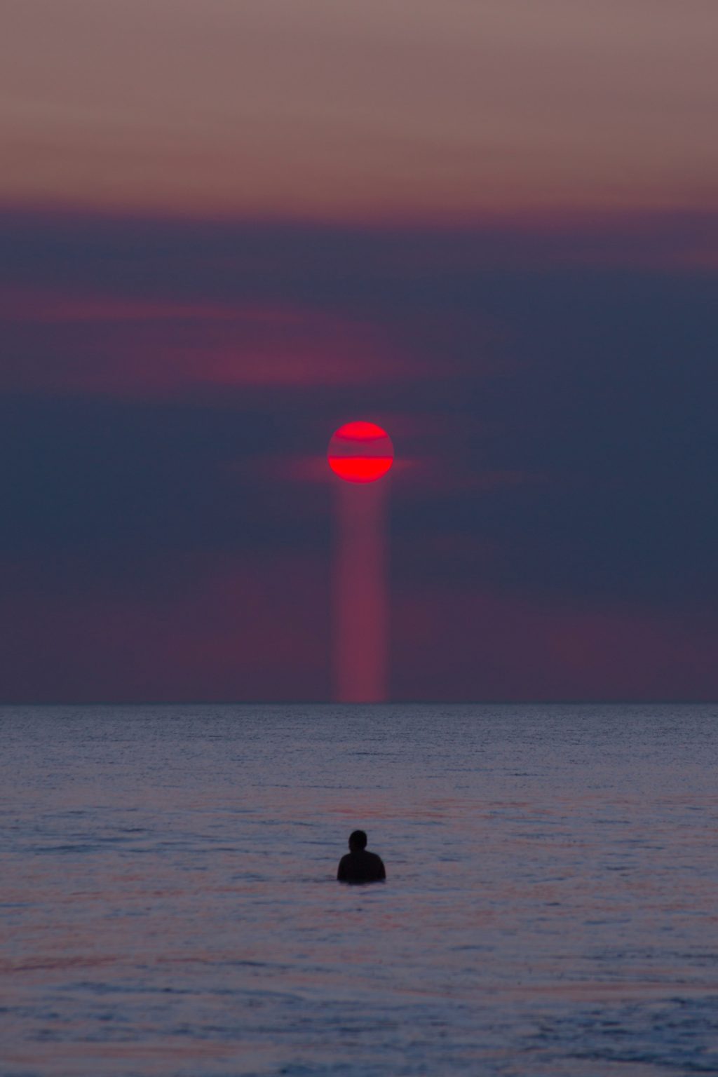 El fotógrafo de los cielos de neón – PuroDiseño