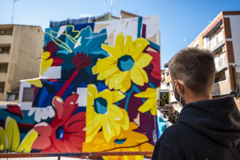 Un creativo multifacético que interviene fachadas y edificios por el ...