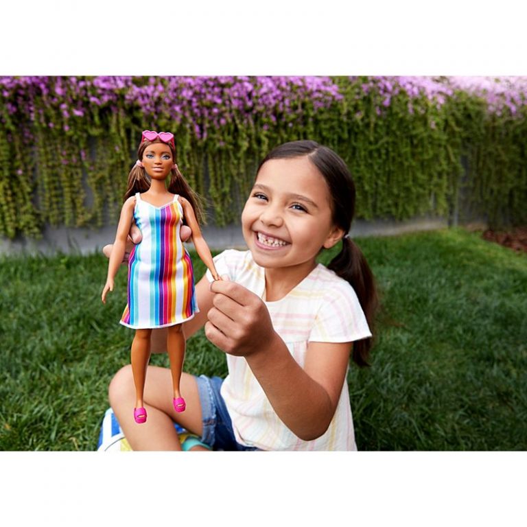 Esta es la muñeca “Barbie sustentable” hecha con plástico reciclado ...