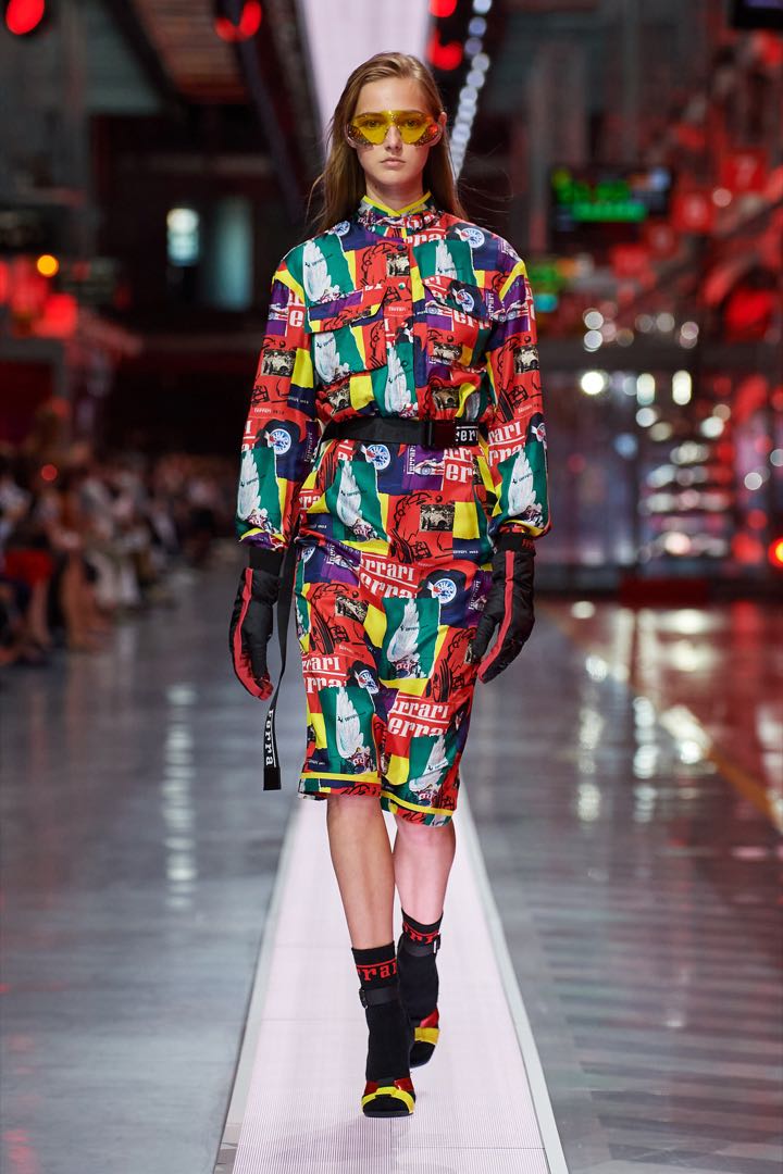 Ferrari presentó su primera colección de moda: de la pista a la ...