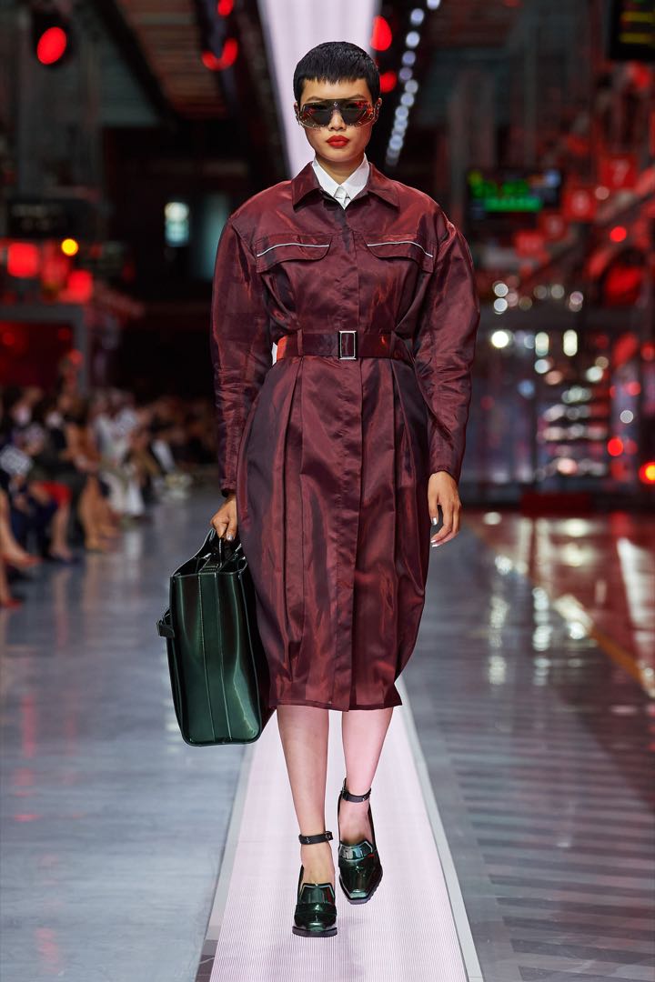 Ferrari presentó su primera colección de moda: de la pista a la ...