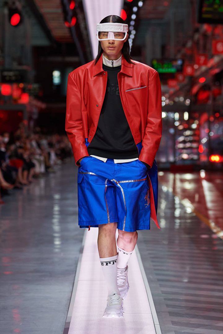 Ferrari presentó su primera colección de moda: de la pista a la ...