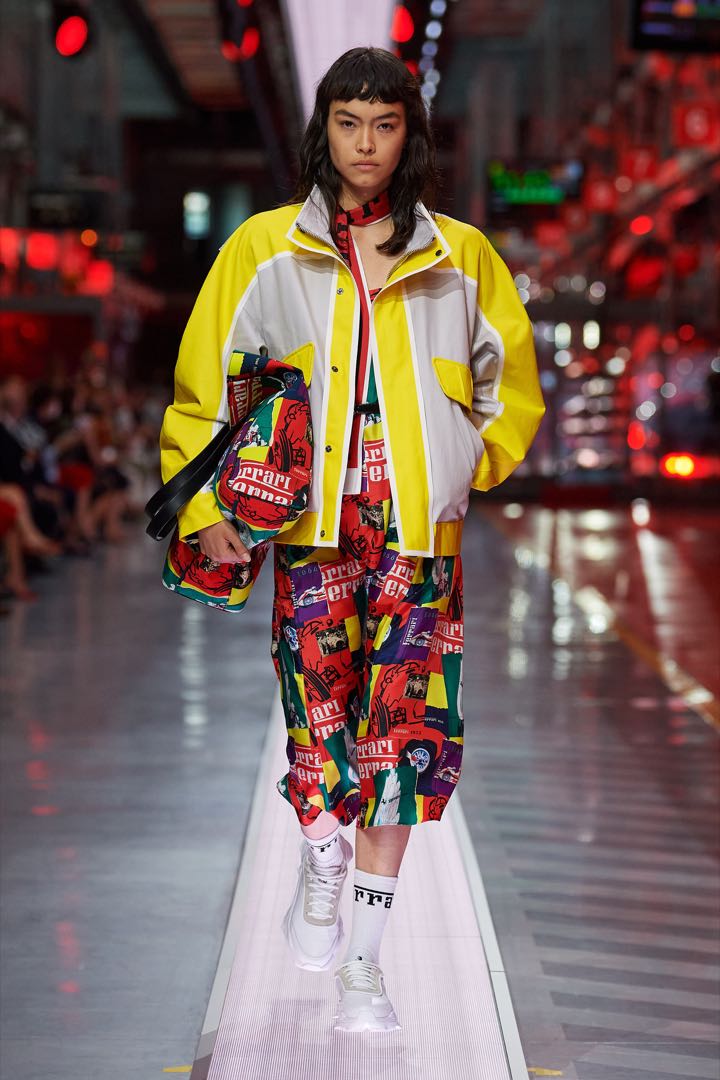Ferrari presentó su primera colección de moda: de la pista a la ...