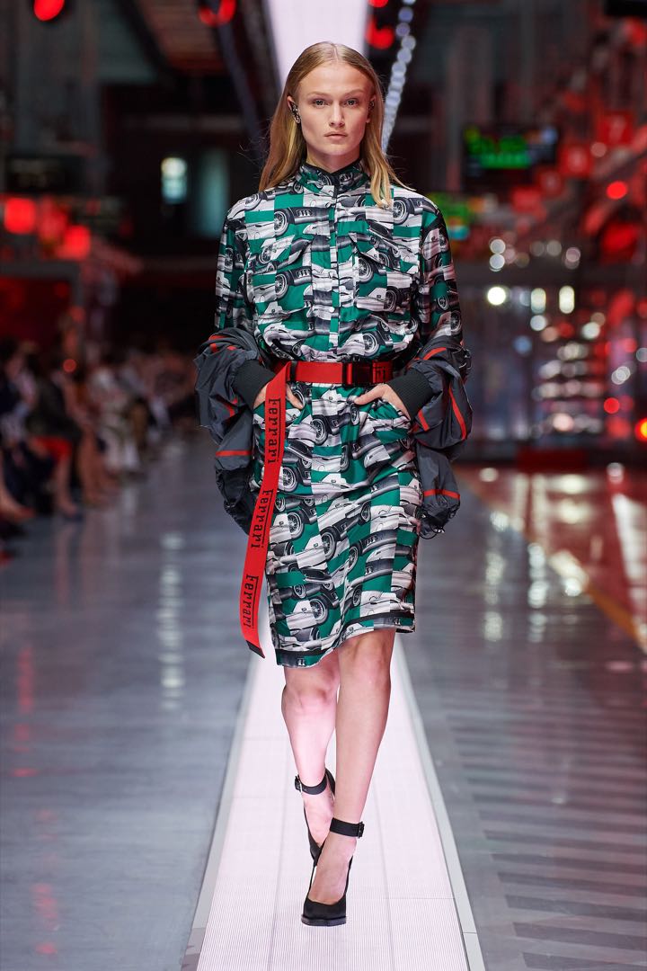 Ferrari presentó su primera colección de moda: de la pista a la ...
