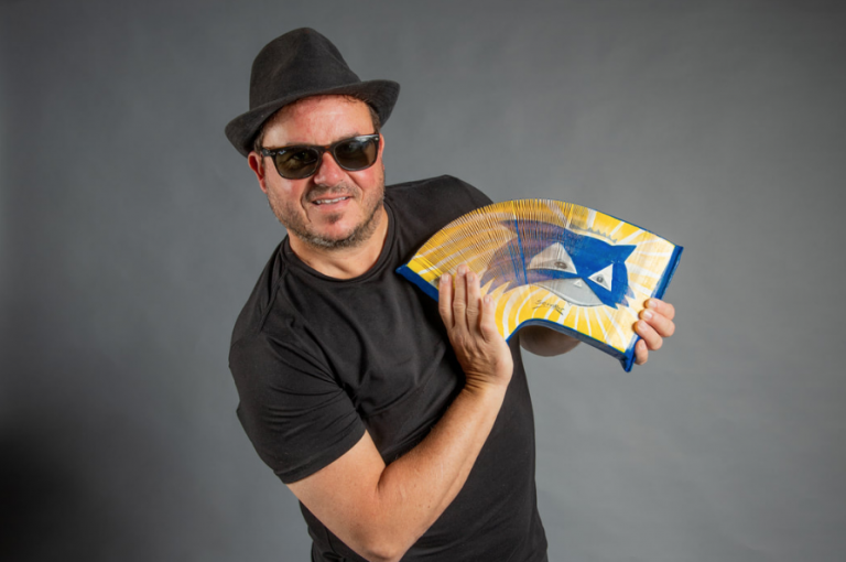 Felix Semper revive el arte pop a través de esculturas de papel en ...