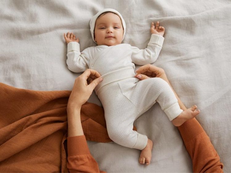 Una colección de moda para bebés con prendas “extensibles” que se ...