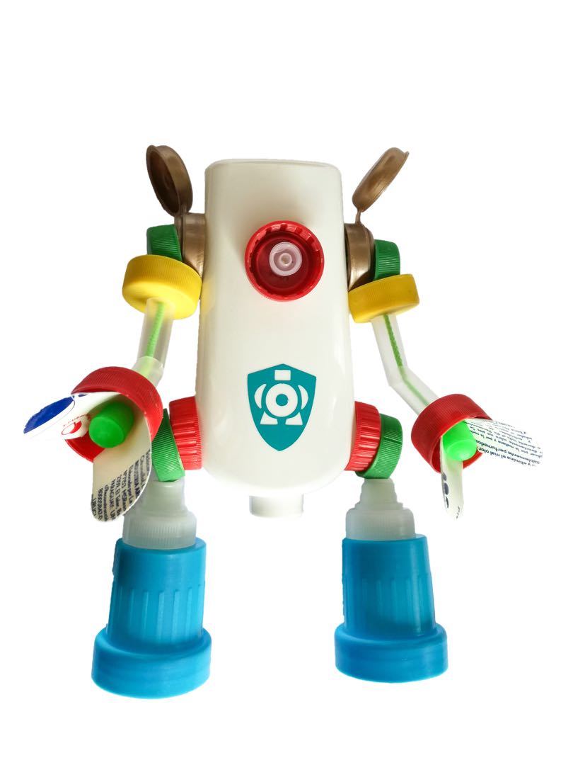 Este es Bo-tito, un robot hecho con plásticos reciclados: un juguete ...