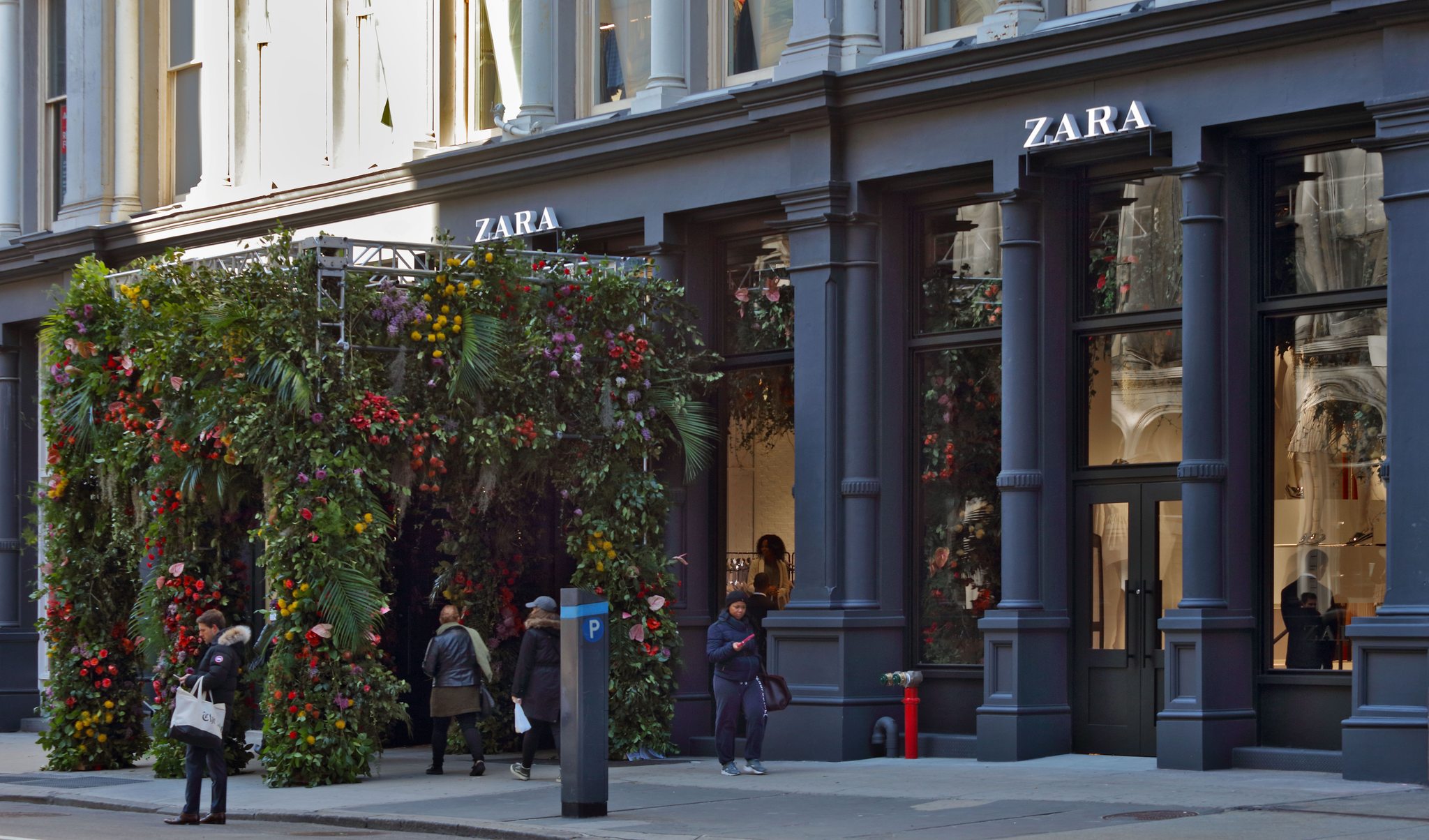 La increíble vidriera en 3D del local de Zara en Nueva York – PuroDiseño