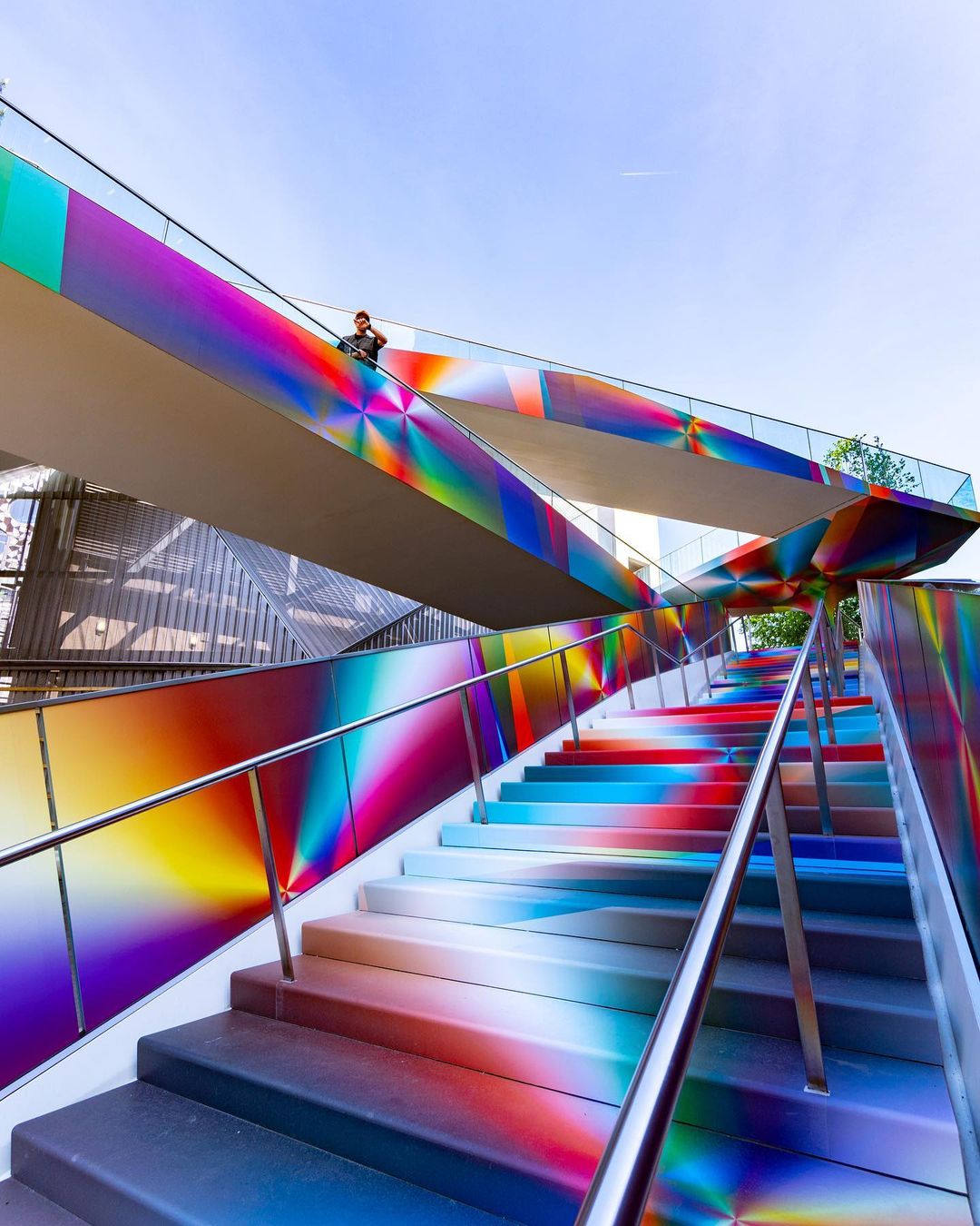 ¿Quieres ser Felipe Pantone? El artista que llena de color y luces las ...