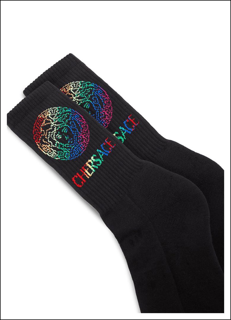 Esto es Chersace: el Orgullo de la colaboración de Versace con Cher ...