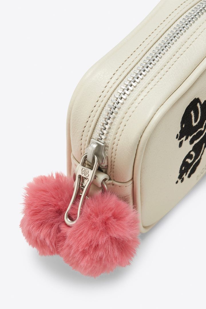 De la colaboración de Bigotre y Carne Bollente nace el diseño “sex positive” – PuroDiseño