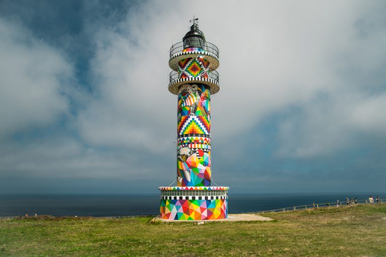 Retrato de Okuda San Miguel, el artista de los colores y las formas ...