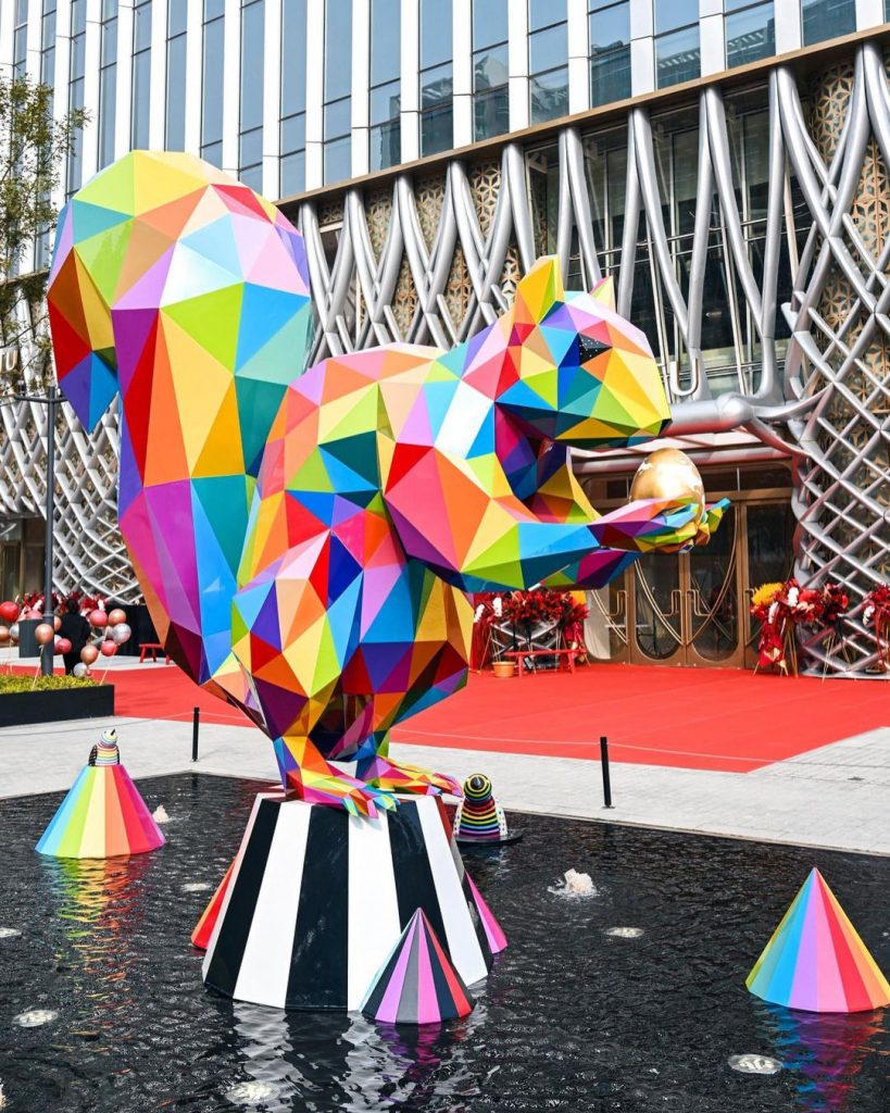 Retrato de Okuda San Miguel, el artista de los colores y las formas ...