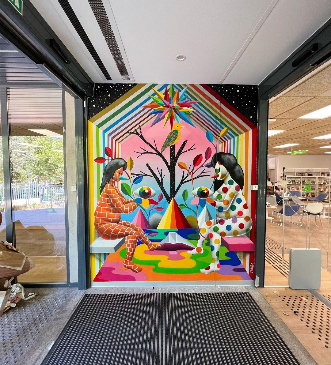 Retrato de Okuda San Miguel, el artista de los colores y las formas ...