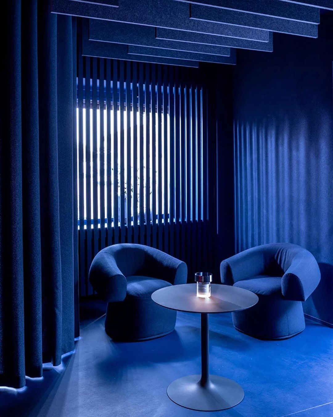 Azul + naranja: dos colores para el fabuloso diseño de un restaurante ...