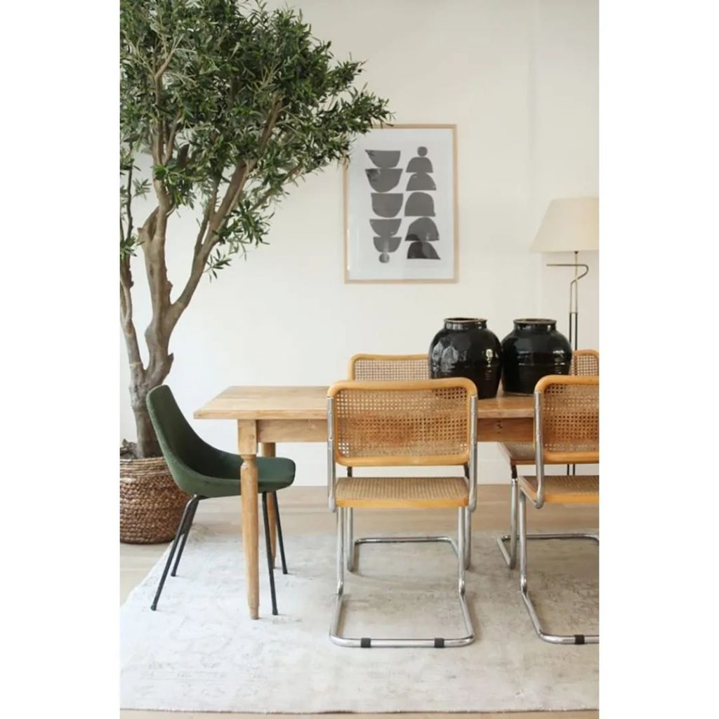 La artista Adriana Torres borda la silla Cesca: un original homenaje a ...