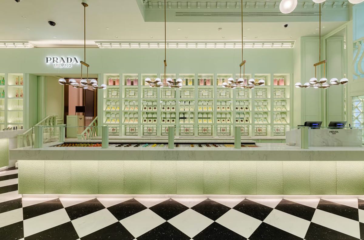 Prada inauguró un café de diseño en Londres – PuroDiseño