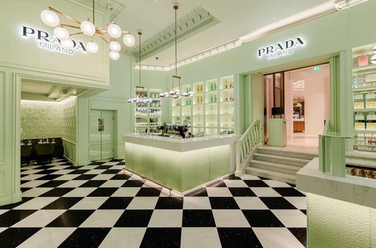 Prada inauguró un café de diseño en Londres – PuroDiseño