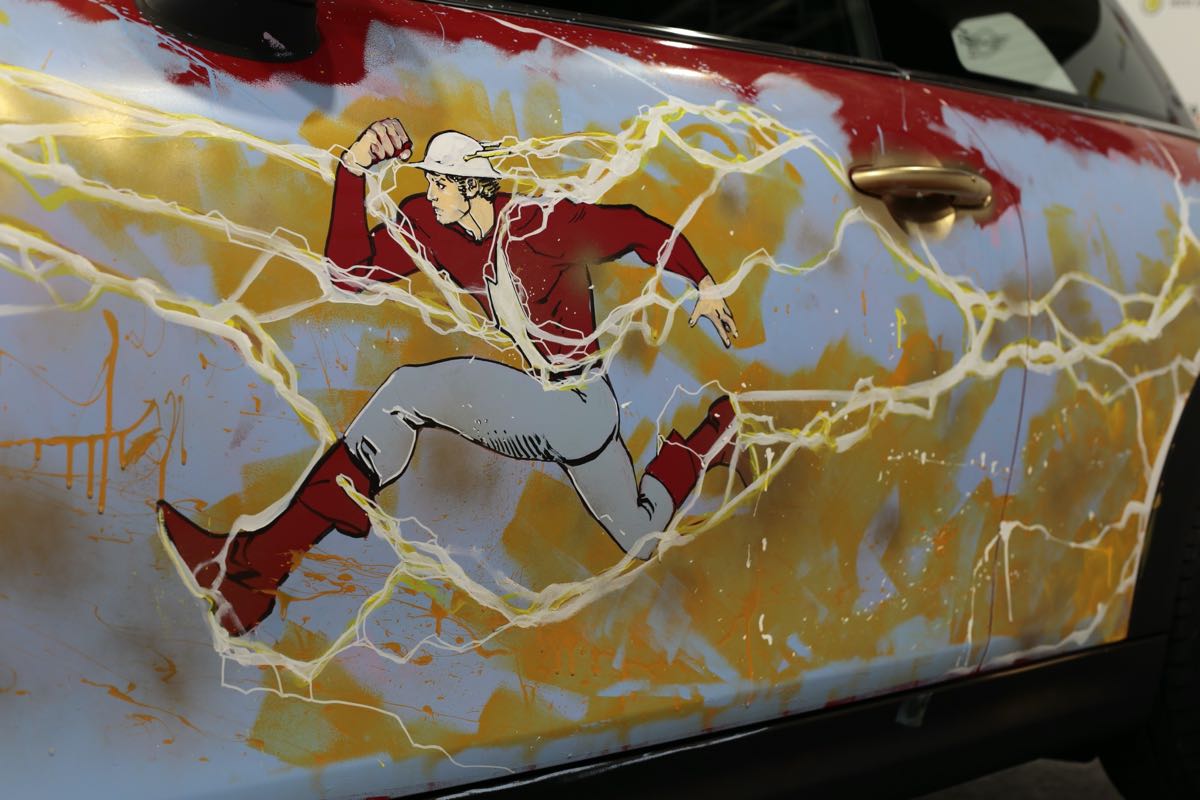 El MINI Eléctrico se puso el diseño y los colores de Flash – PuroDiseño
