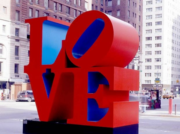 La icónica e "instagrameable" escultura LOVE volverá a Nueva York ...