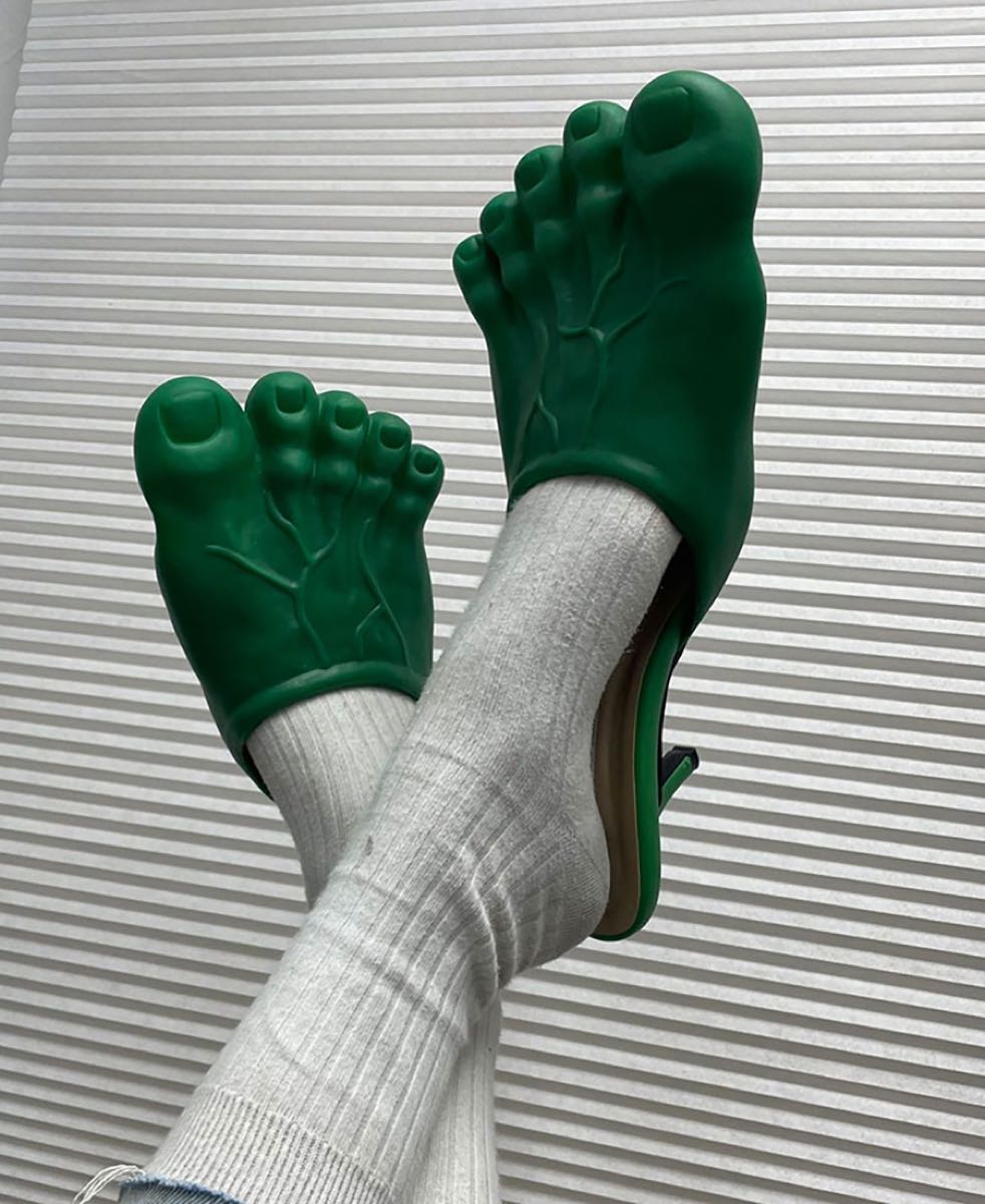 Es oficial: I Wanna Bangkok diseñó las sandalias más feas del 2023 ...