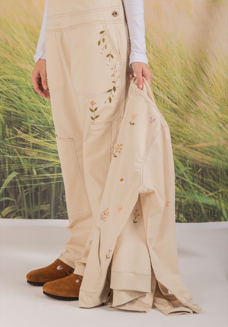 Se presentó una colaboración de moda artesanal con tejidos intervenidos ...