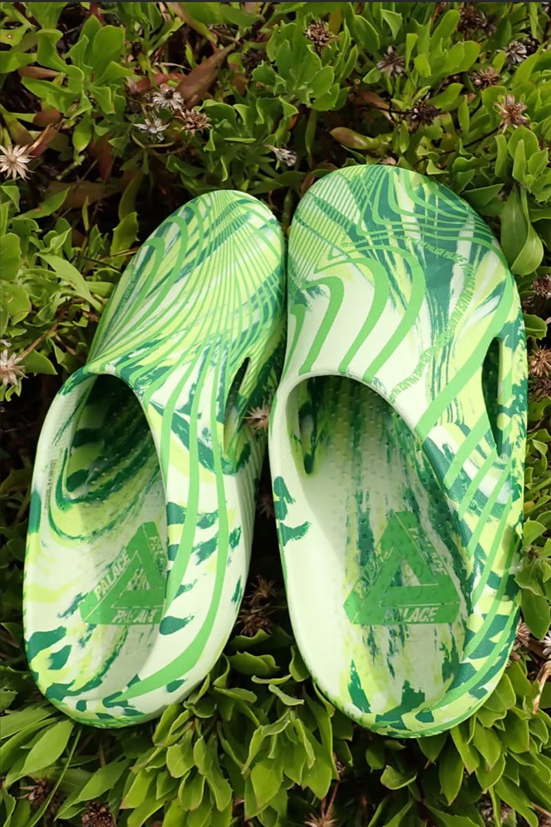 Crocs "anti fashion" se une con Palace para crear un calzado ...