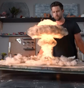 Un artista diseñó una impactante lámpara inspirada en “Oppenheimer ...