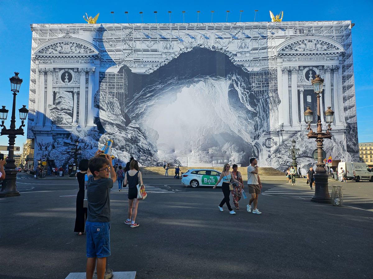 El fotógrafo y artista JR (Jean René) realizó una fabulosa instalación ...