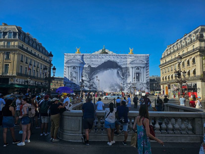 El fotógrafo y artista JR (Jean René) realizó una fabulosa instalación ...