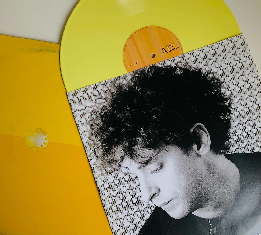 7 datos del diseño de tapa de “Amor amarillo”: el primer álbum solista ...
