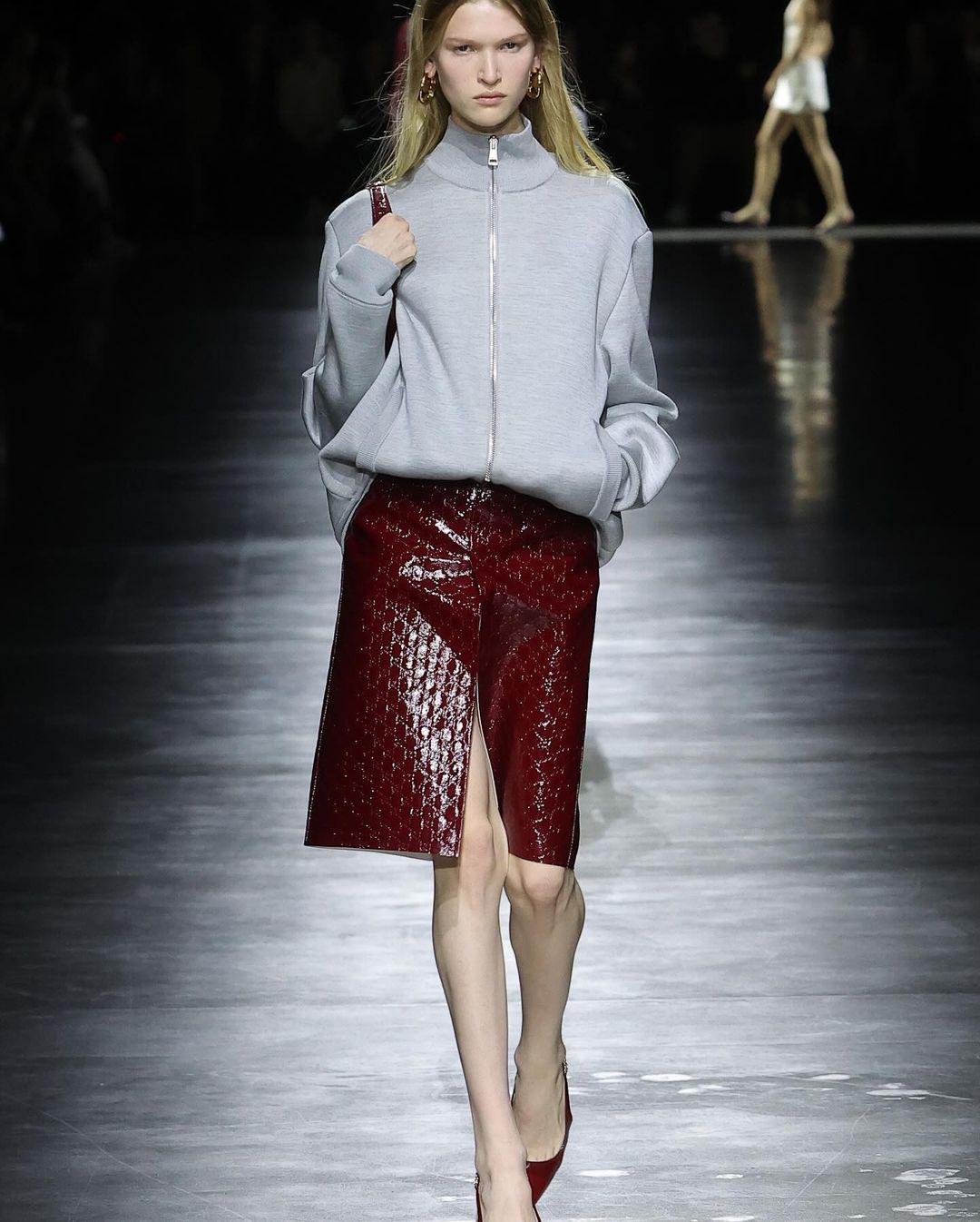 Cherry red de Gucci: un color tendencia 2023 contra la Violencia de ...
