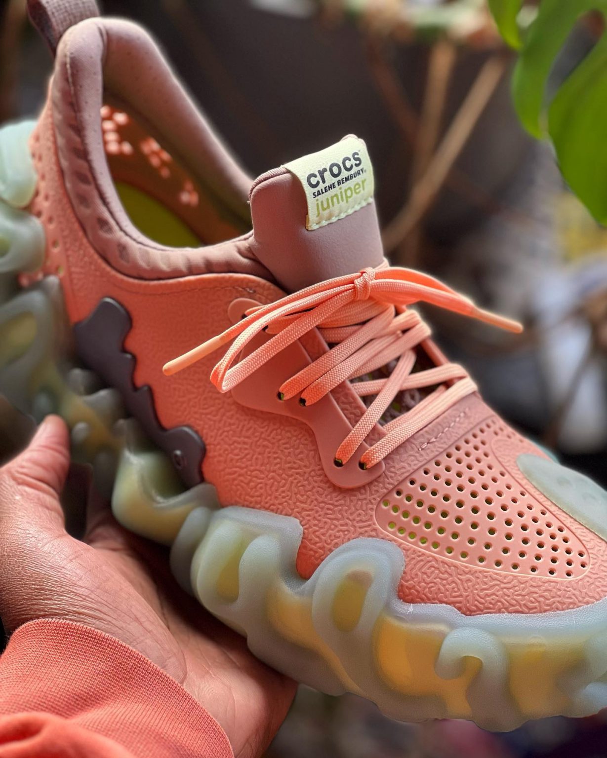 Crocs presentó su primera zapatilla (y su diseño fue una sorpresa ...