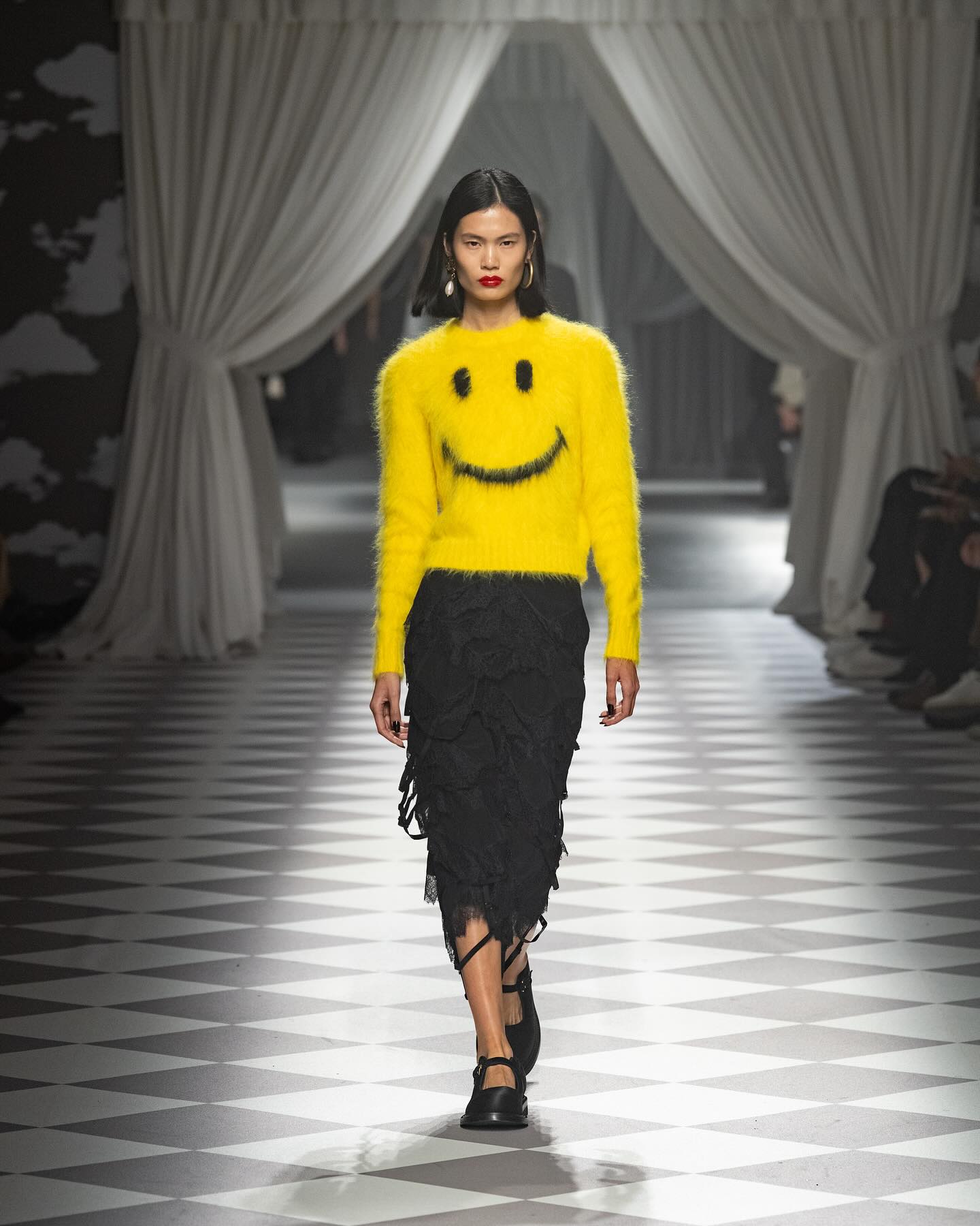 10 datos sobre Smiley: la historia, el creador y la otra cara de la ...