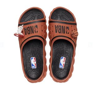 Así son las Crocs tributo a la NBA ¡con pelota y aro de básquet ...