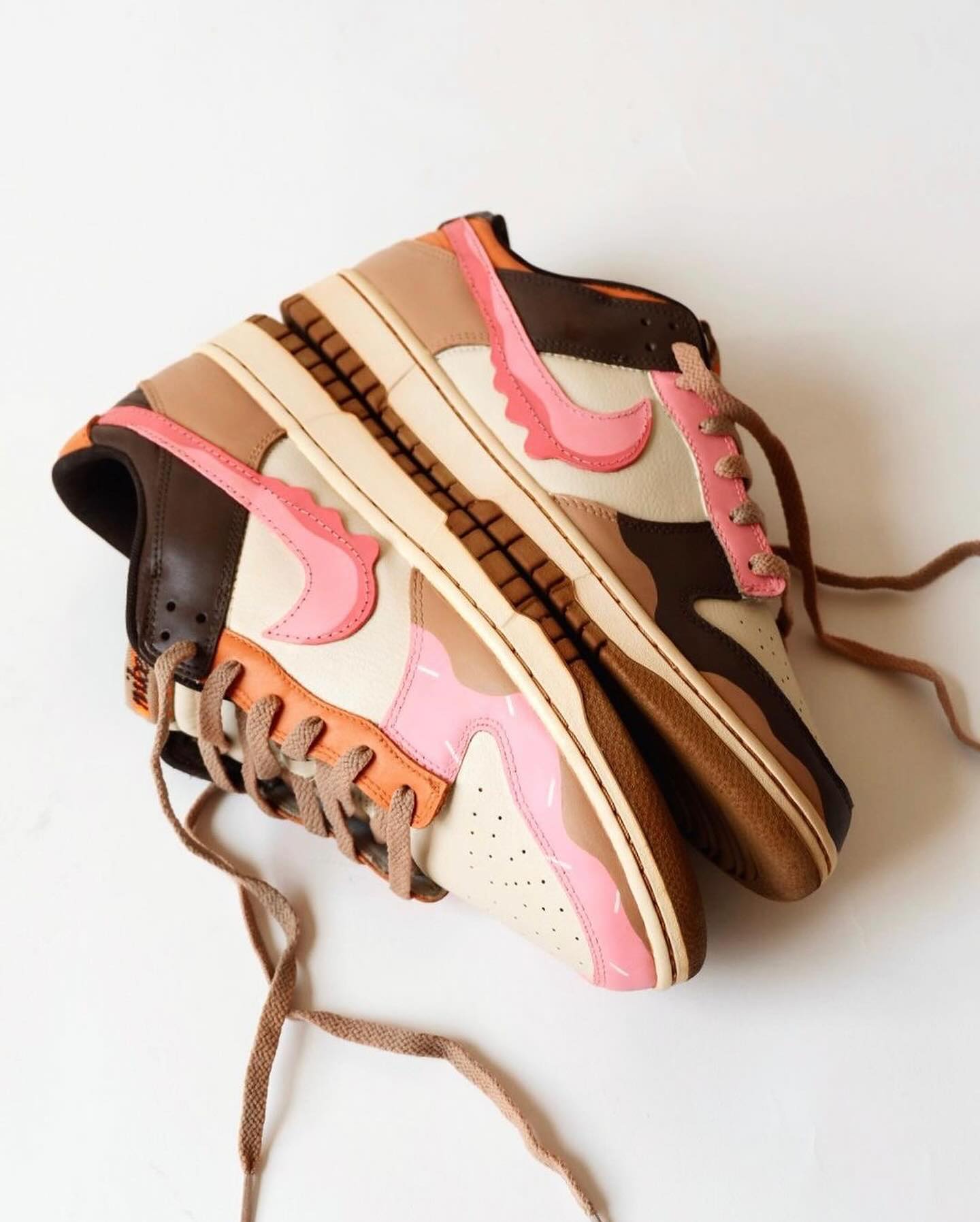 Las increíbles Nike Dunks de Dunkin’ Donuts son las zapatillas ...