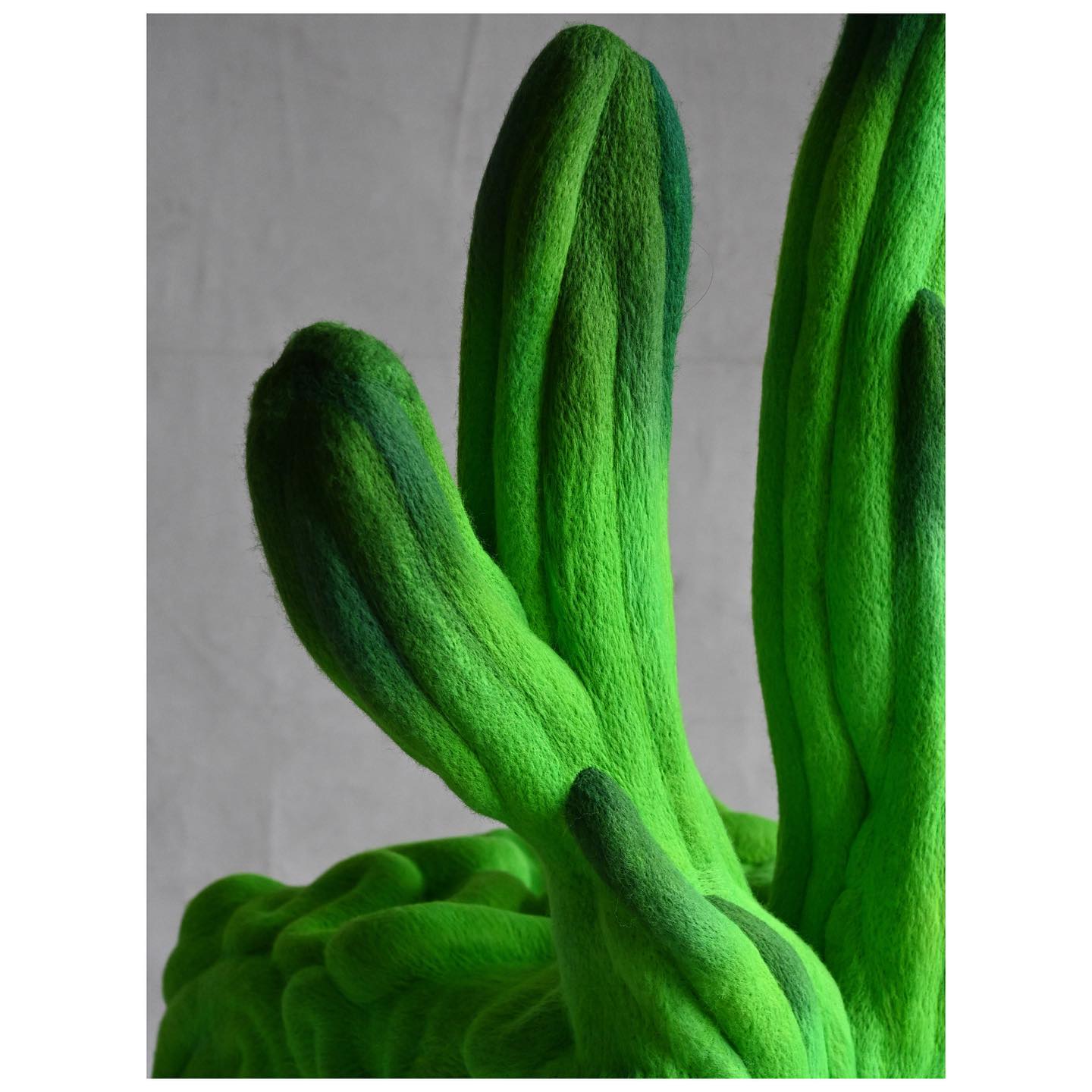 El fantástico juego de las sillas de fieltro de Liam Lee – PuroDiseño