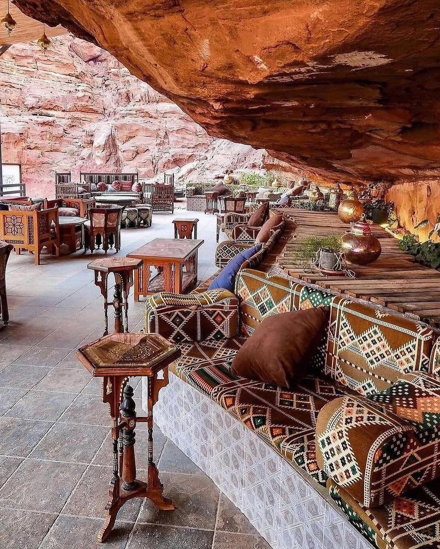 Descubrí un fascinante campamento de domos en el desierto de Jordania ...