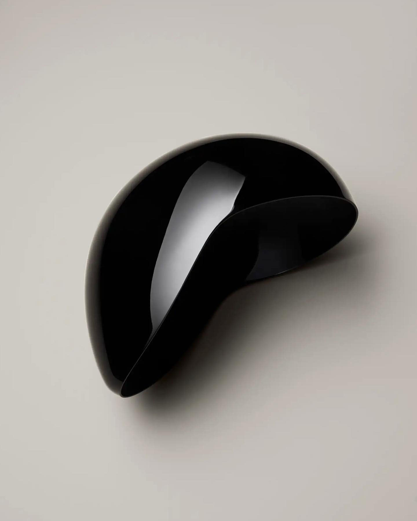 El Infinity Face Shield: el oscuro y lujoso objeto de diseño que sigue ...
