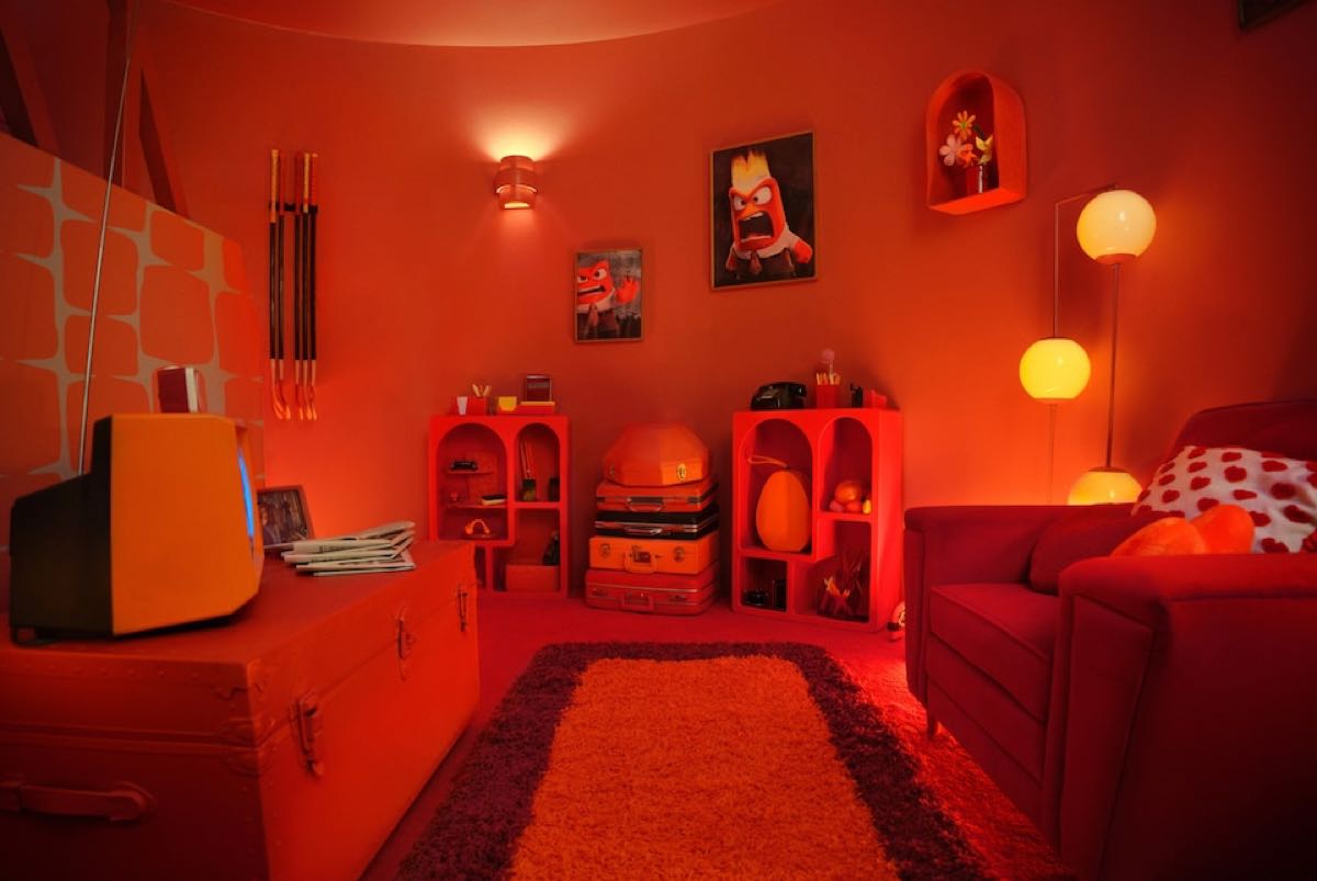 Airbnb diseñó instalaciones inspiradas en “Intensa Mente 2” – PuroDiseño