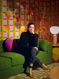 9 datos para conocer a India Mahdavi: “la reina del color” – PuroDiseño