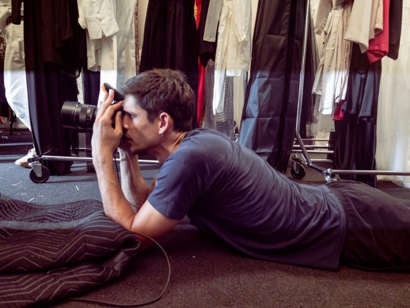 Quién es Ethan James Green: el audaz fotógrafo del Calendario Pirelli 2025 – PuroDiseño