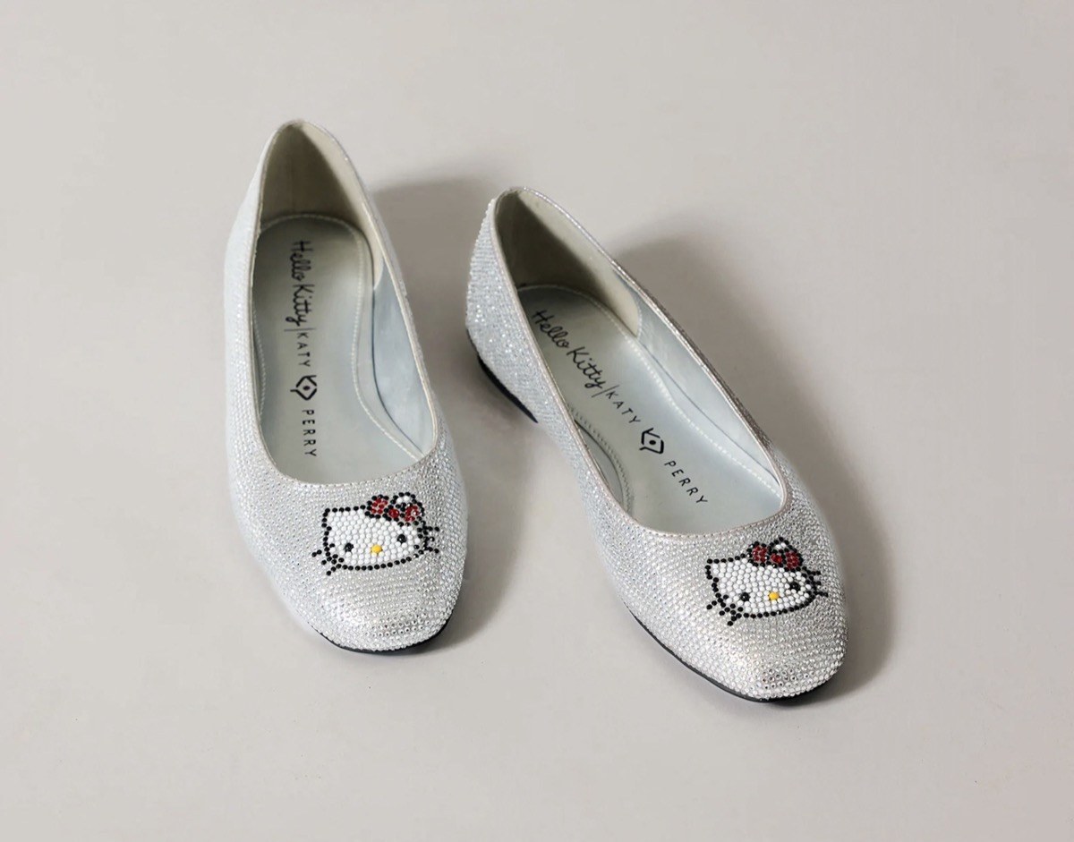 Katy Perry se sube a los zapatos de Hello Kitty más pop de 2024 ...