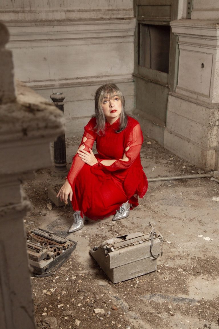 El extraño caso de los zapatos de Jessica Kessel y Mariana Enríquez ...