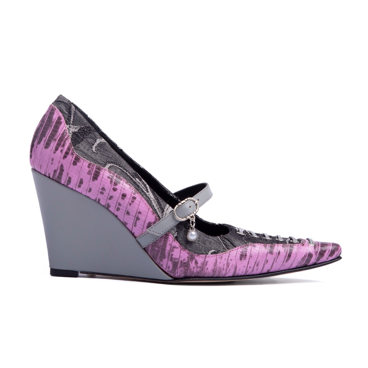 El extraño caso de los zapatos de Jessica Kessel y Mariana Enríquez ...