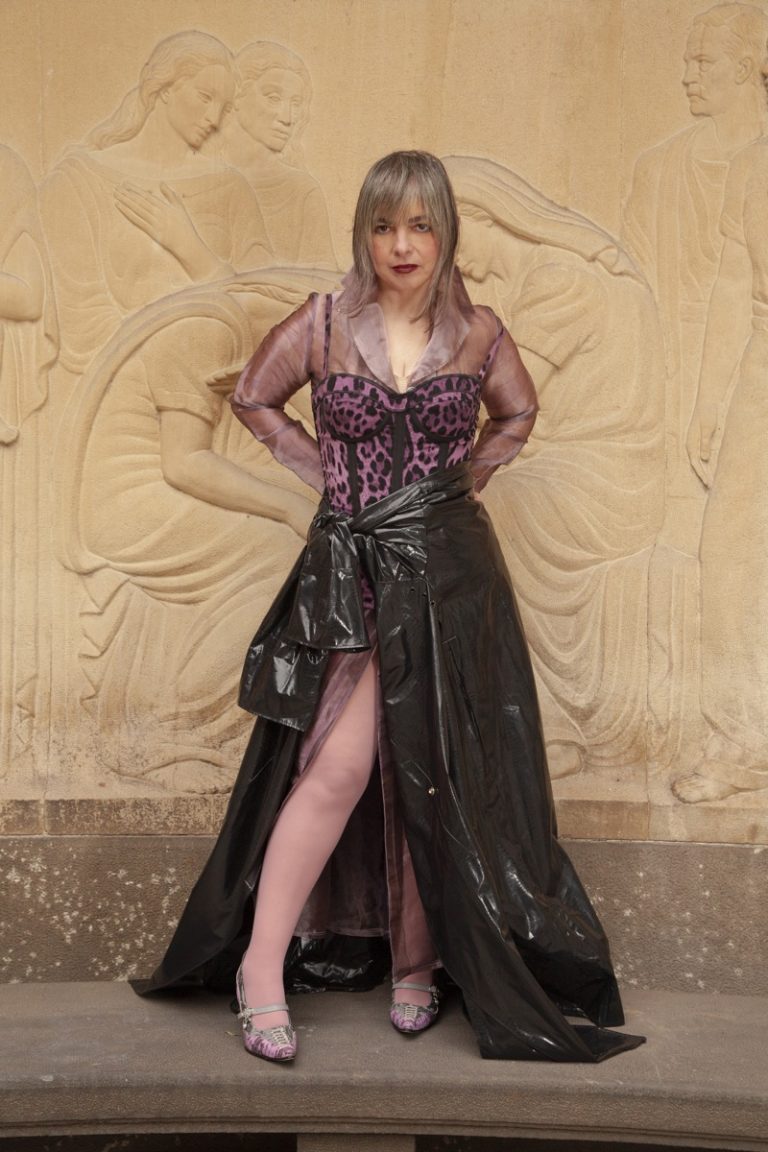 El extraño caso de los zapatos de Jessica Kessel y Mariana Enríquez ...