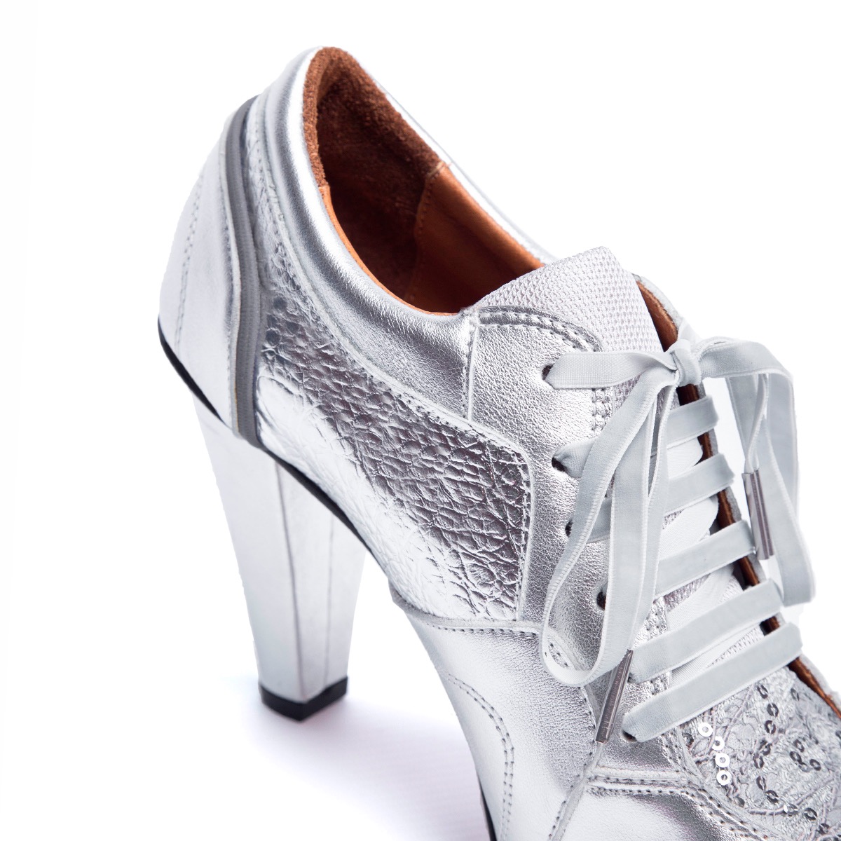 El extraño caso de los zapatos de Jessica Kessel y Mariana Enríquez ...