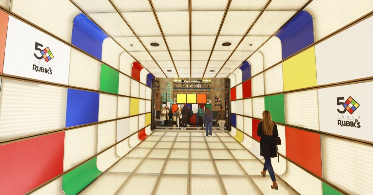 El Cubo de Rubik cumple 50 años: 5 claves de su éxito y una mágica y ...