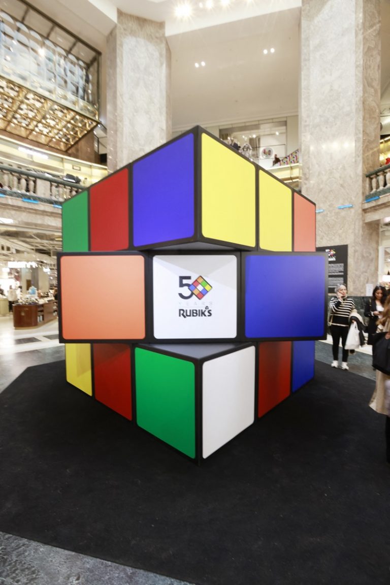 El Cubo de Rubik cumple 50 años: 5 claves de su éxito y una mágica y ...