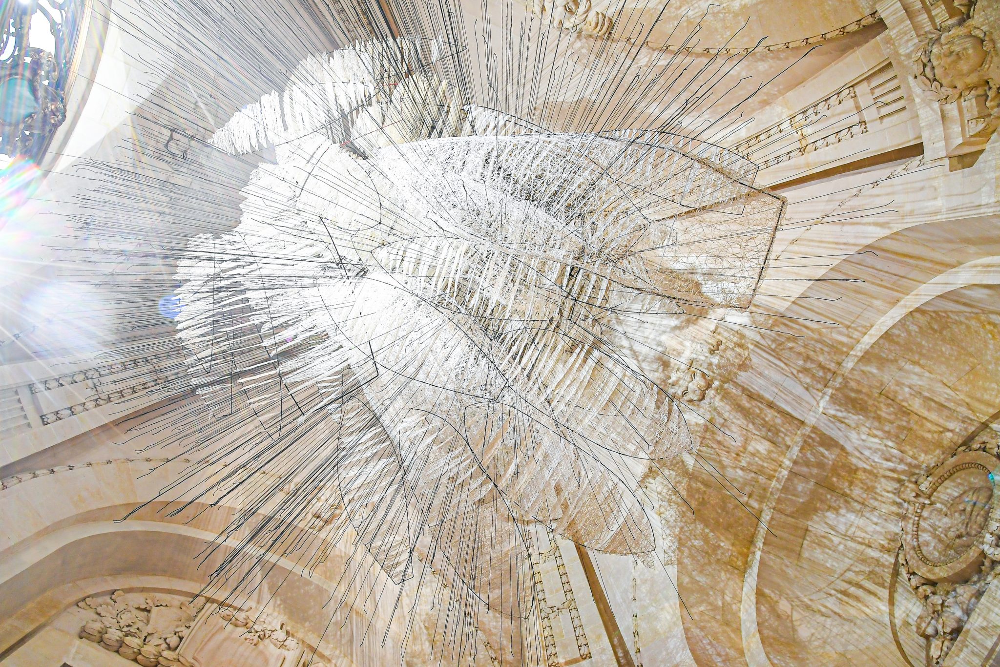 La espectacular exposición de Chiharu Shiota que conmueve París ...